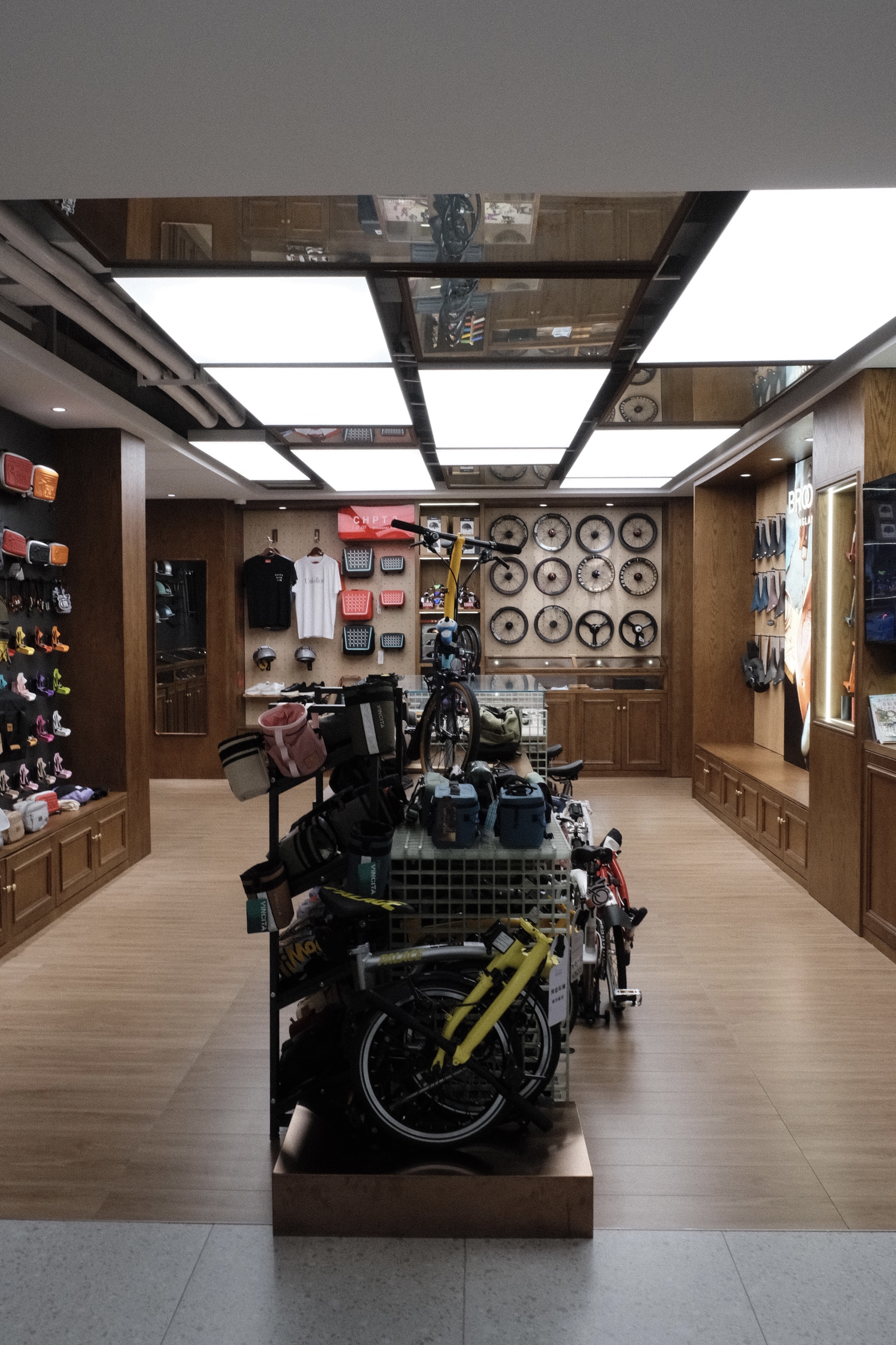 BROSHOP：上海一站式BROMPTON个性化改装共享空间