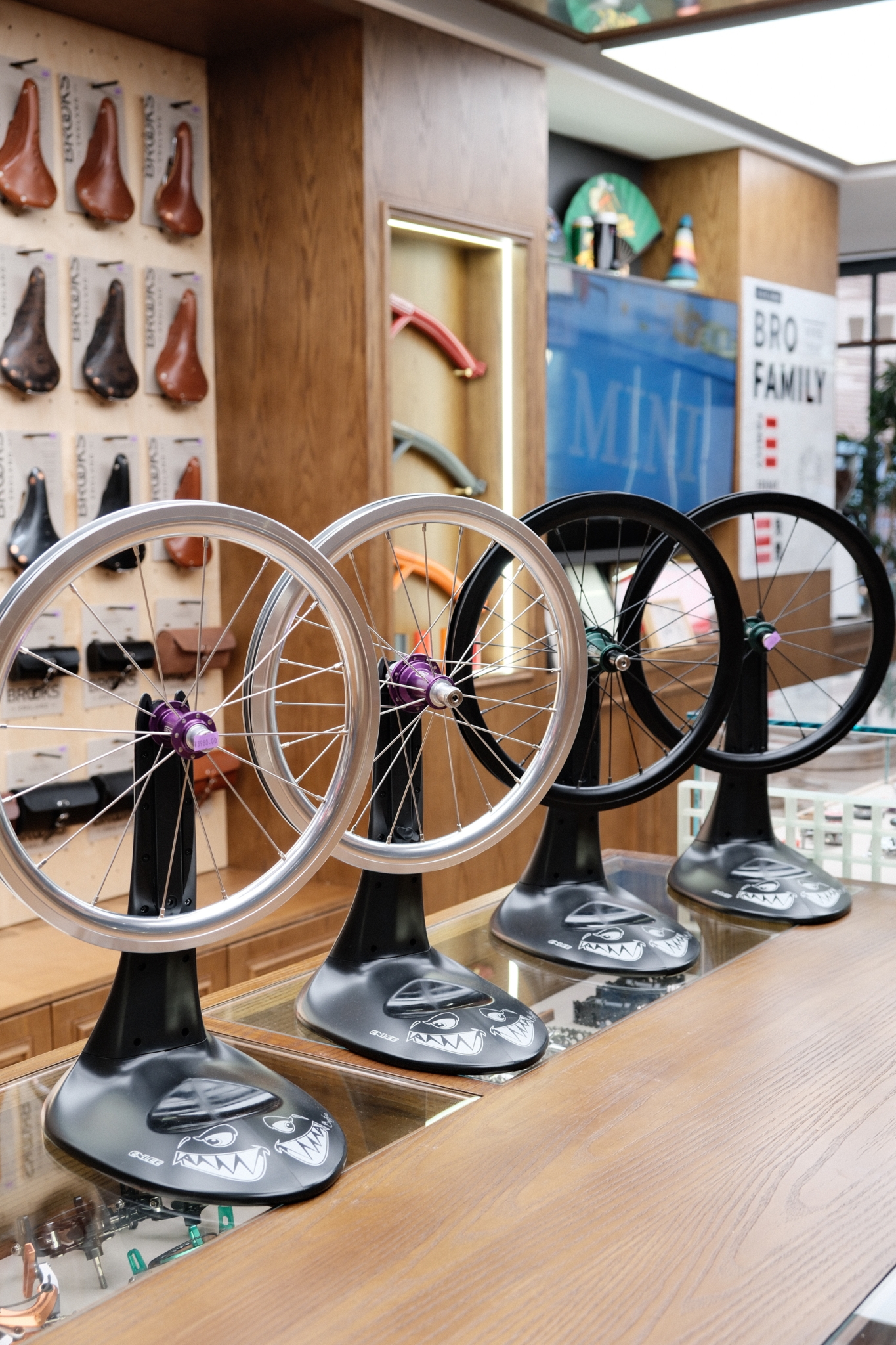 BROSHOP：上海一站式BROMPTON个性化改装共享空间